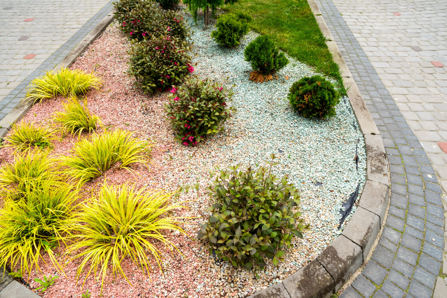 Comment faire une décoration de cailloux dans le jardin ?| Macadam et ...